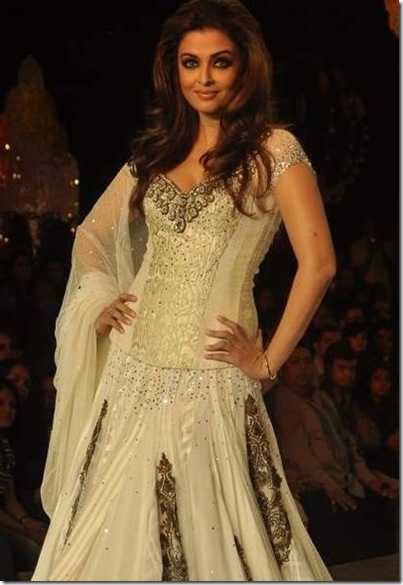 Aishwarya Rai walks Ramp at HDIL Manish Malhotra Show ~ Indian Sexy Celebs